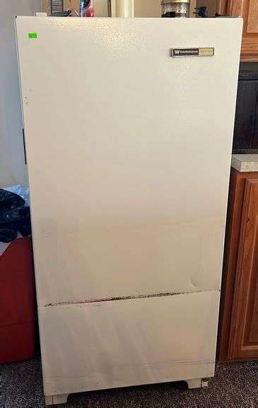 White Westinghouse Upright Freezer 24x52x265 Works Metzger Property