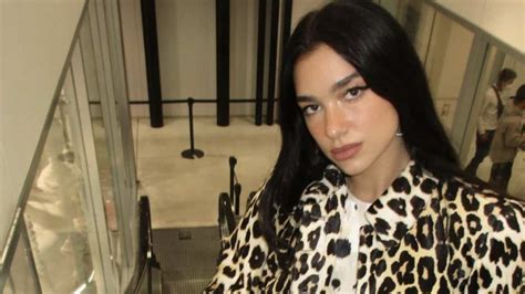 Dua Lipa Ose Un Ensemble Translucide Lacé Très Sexy Billie