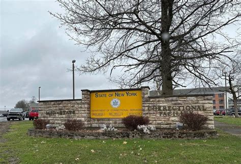 Ny Prison Guards Beat An Inmate To Death Then Tried To Cover It Up Prosecutors Say