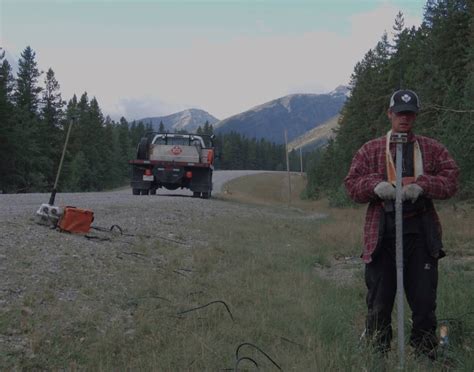 kinetex crewman orienting the digital 3c accelerometer a vectorseis