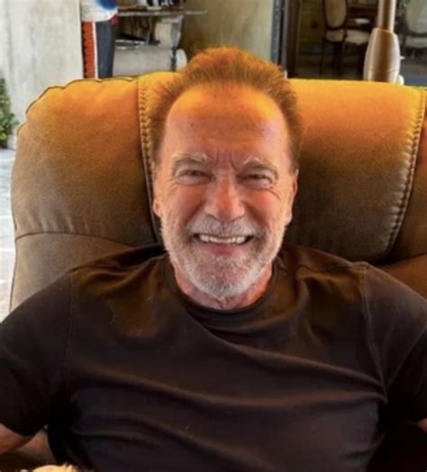 Mais Máquina Do Que Nunca Brinca Schwarzenegger Após Colocar Marca