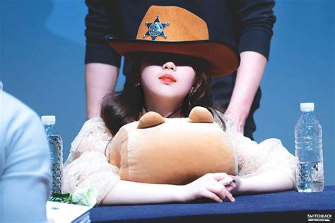 Comi O Cu De Quem T Lendo Wiki Vida De K Idol Kpop Amino