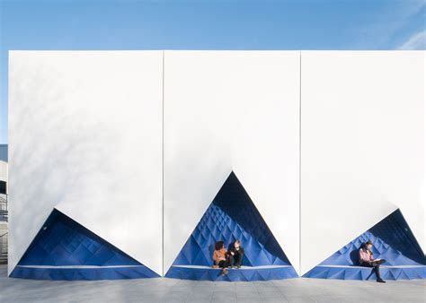 10 Examples Of Innovative Facade Design Solutions Rtf Rethinking
