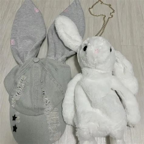 New Jeans Clothing Fashion Accessories 뉴진스 뉴진스컨셉 토끼모자 졸업사진대여 토끼가방 On