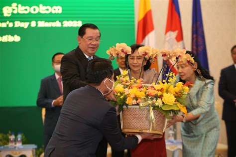 សម្តេចតេជោ ហ៊ុន សែន ប្រកាសថា ស្ត្រី២រូប គឺលោកស្រី ភឿង សកុណា និងលោកស្រី អ៉ឹង កន្ថាផាវី