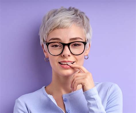 12 Best Pixie Hairstyles For Women With Glasses Hairstylecamp Pixie