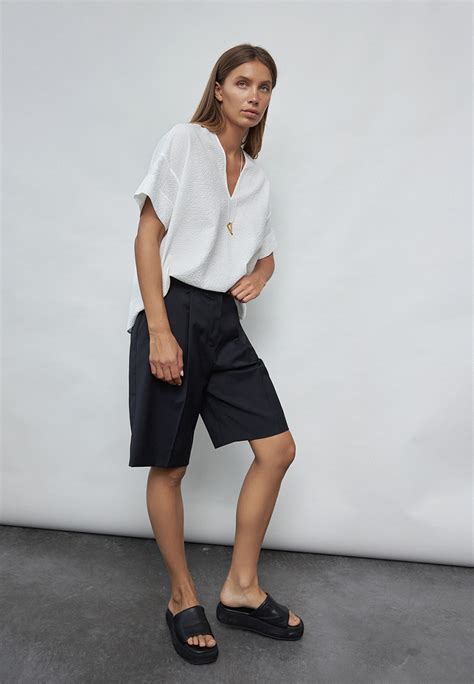 Фактурний топ з V подібним вирізом за 3100 ₴ Купити в інтернет магазині Hukh