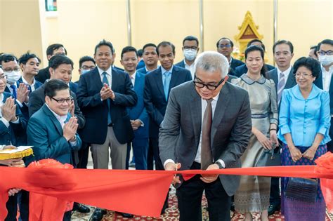 ឯកឧត្តមអគ្គបណ្ឌិតសភាចារ្យ អូន ព័ន្ធមុនីរ័ត្ន ឧបនាយករដ្ឋមន្រ្តី រដ្ឋមន្រ្តីក្រសួងសេដ្ឋកិច្ច