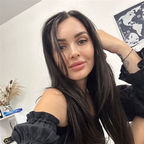 Юлія Коровіна Yuliakorovina007 • Threads Say More