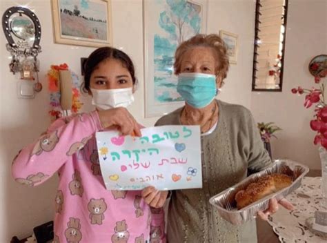 חשמונאים בת ים משפחת חשמונאים משתתפת בפרויקט חלה מתוקה