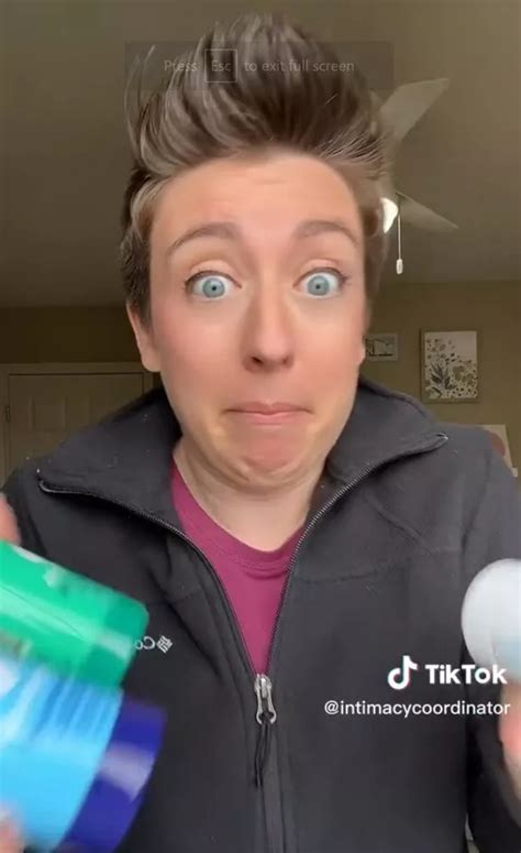 Hollywood Sex Expert Reveals How Stars Cope With Bad Smells During