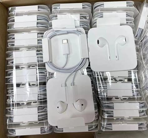 Aple Uses Earpods Wired Headphones With Lightning Connectors Lightning Headset And Wired