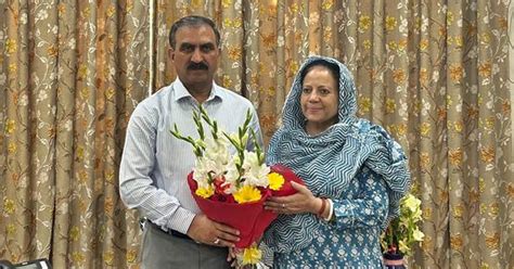 हिमाचल कांग्रेस की अध्यक्ष प्रतिभा सिंह को बदलने की अटकलें मंत्री विक्रमादित्य सिंह बोले पदों