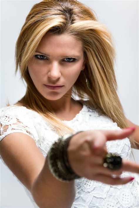 Фотографии на тему Девушка Раздевается — скачивайте бесплатные