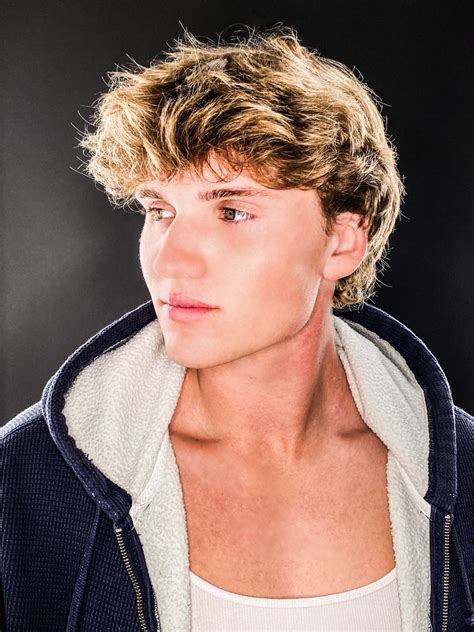 Espn Pivot Moving Closer To Sports Portraits Robert Downs Photography