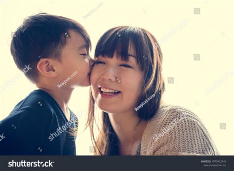 116672 Japanese Mother Son Aunt Visit Son Royalty Free Images Stock