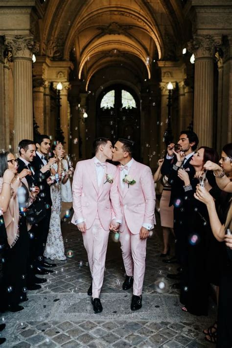 10 Must Have Wedding Photos To Capture On Your Big Day