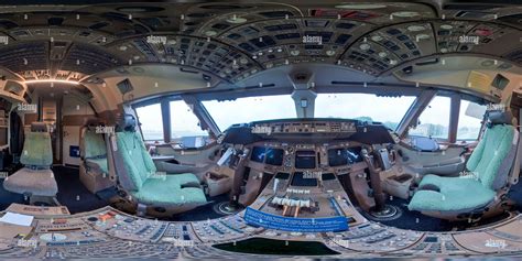 Boeing 767 Cockpit 360 View