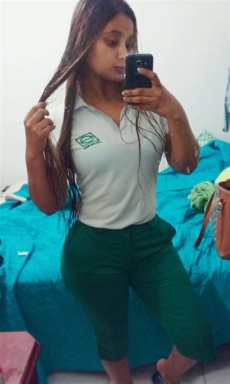 Vídeo E Nudes Novinha Amadora Caiu Na Net Mostrando A Buceta Cabeluda