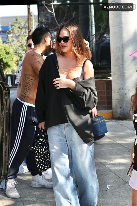 Chrissy Teigen S Sexy Beach Day In West Hollywood Aznude