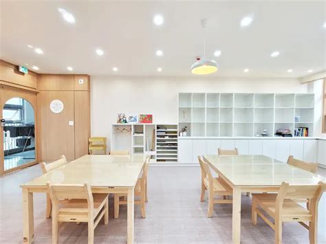 깔끔하고 화사한 분위기 12평 미술학원 인테리어 수원 광교