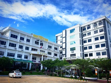 ໂຮງຮຽນພອນສະຫວັນ ແລະ ຊົນເຜົ່າກຽມມະຫາວິທະຍາໄລ ຮພຊ ມອບເຄື່ອງຊ່ວຍເຫຼືອ ໃນຕອນບ່າຍວັນ ອັງຄານ ທີ 16