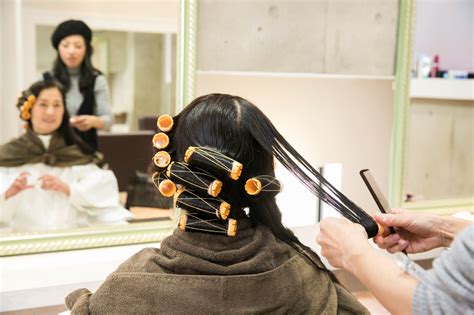 パーマって「維持が大変」と聞くけど…かけ直しに適した“タイミング”とは？【美容師が解説】 オトナンサー