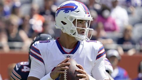 Buffalo Bills Quarterback Mitchell Trubisky Dots Wide Receiver Jake Kumerow For Td Pass On The Run