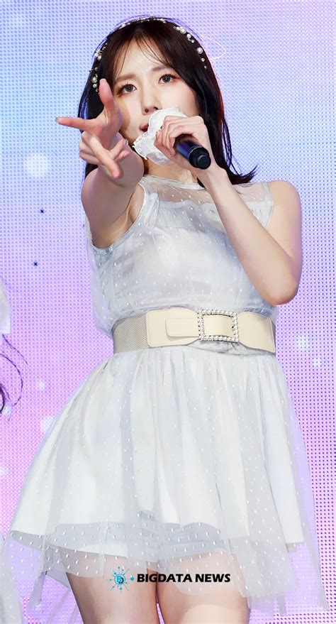 [big포토] 러블리즈 Lovelyz 진 러블리너스~ 제 손을 잡아줘요~