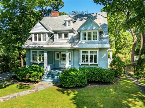 Colonial In Schenectadys Ge Realty Plot Has History With Rca Creator