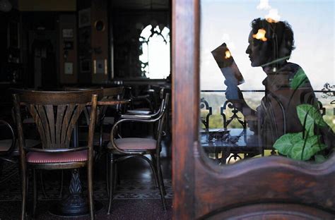 کتاب‌های خودیاری فلسفی ابزاری برای تحمیق توده‌ها یا همان رسالت همیشگی فلسفه؟