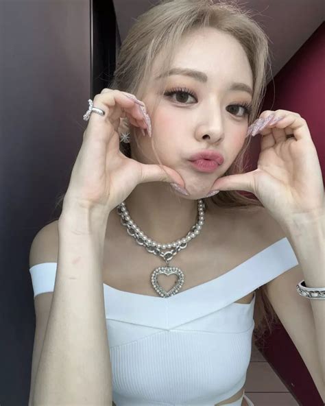 Yuna Itzy Abs Tits Tetas Escote Cleavage Top R Kpopg