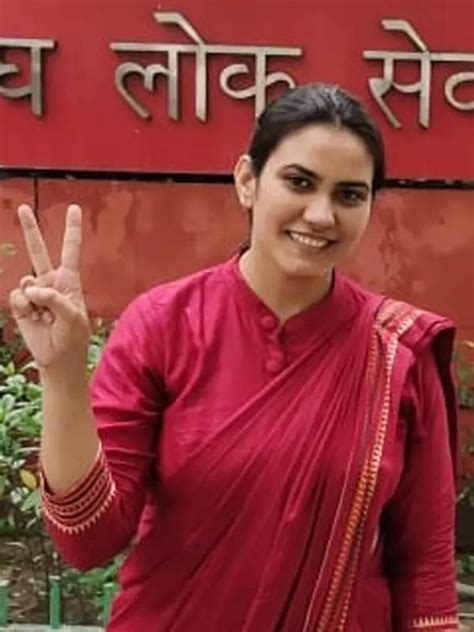 Ias Preeti Beniwal Was Paralysed For 1 Year After Train Accident