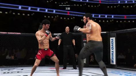 Ufc4 러시아 자이언트 복서는 너무 사납다 그는최두호의 머리를 잡고 몇 번의 펀치로 머리를 박살내며 피를 많이 흘렸다 Youtube
