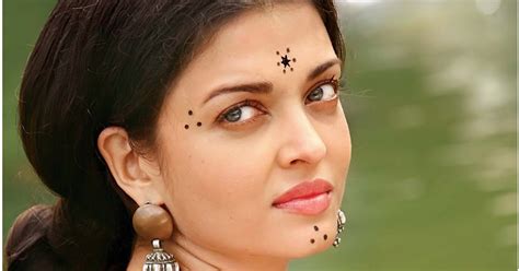 A 2 Z Masalla Aishwarya Rai Backless Saree Picture