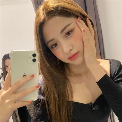 Quick Saves에 있는 888님의 핀 가을 패션 예쁜 메이크업 소녀