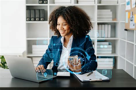 Wanita Afrika Menggunakan Bot Obrolan Di Intelijen Smartphone Ai