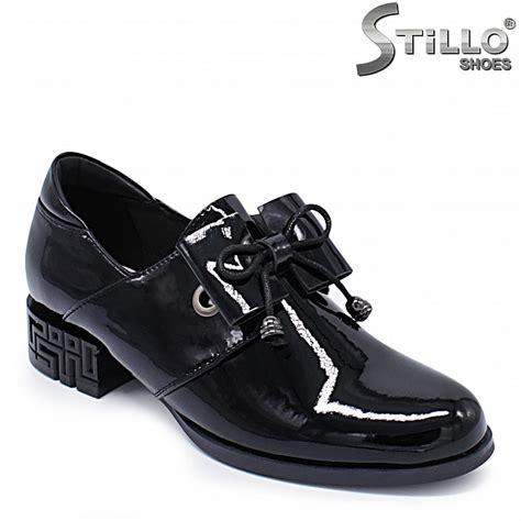 Есенни лачени обувки на нисък ток 37257