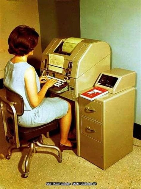 The Golden Age Of Floppy Disks 27 Interesting Vintage Photos Of Women At Computers In The 1980s