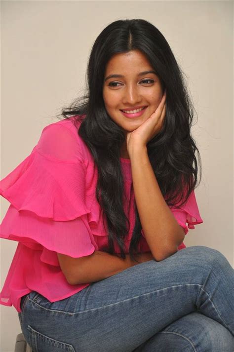 Deepthi Shetty Photos Find Latest Hd Images Pictures Stills And Pics