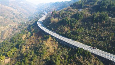 4k航拍中国西部山区高速公路汽车行驶mp4格式视频下载 正版视频编号166053 摄图网