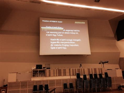 Jasa Instalasi Screen Layar Projector Fixed Multi Data Projector