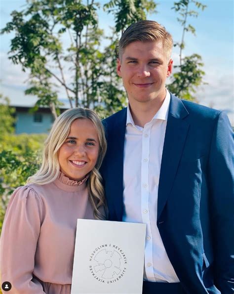 Sandra Erlings Og Daníel Eiga Von á Barni