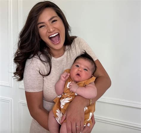 Caila Quinn Watches Her Season Of ‘the Bachelor With Daughter Teddi