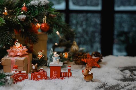 메리 크리스마스와 새해 복 많이 받으세요 집에서 테디 베어와 선물로 겨울 시즌 휴가 장식 0명에 대한 스톡 사진 및 기타 이미지 Istock