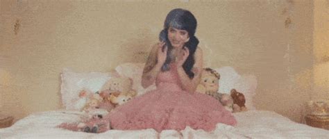 Melanie Cross Tag Primogif