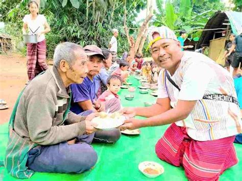 ဒီးမော့ဆိုမြို့နယ်ရှိ စစ်ဘေးရှောင် ပြည်သူများကို အစားအသောက်များ ကျွေးမွေးလှူဒါန်း Khit Thit Media