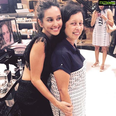 Shibani Dandekar Instagram This Woman Right Here Is My Rock I Love