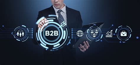 어두운 백에서 B2b 디지털 인터페이스와 상호 작용하는 사업가 개념에 대한 스톡 사진 및 기타 이미지 개념 개발 경제 Istock