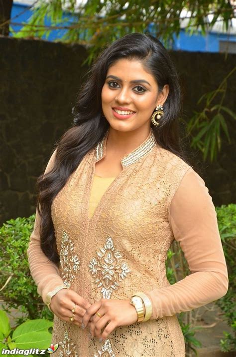 Iniya Photos Tamil Actress Photos Images Gallery Stills And Clips